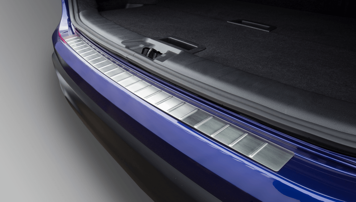 Ladekantenschutz: Kunststoff, Edelstahl oder doch eine Lackschutzfolie ...