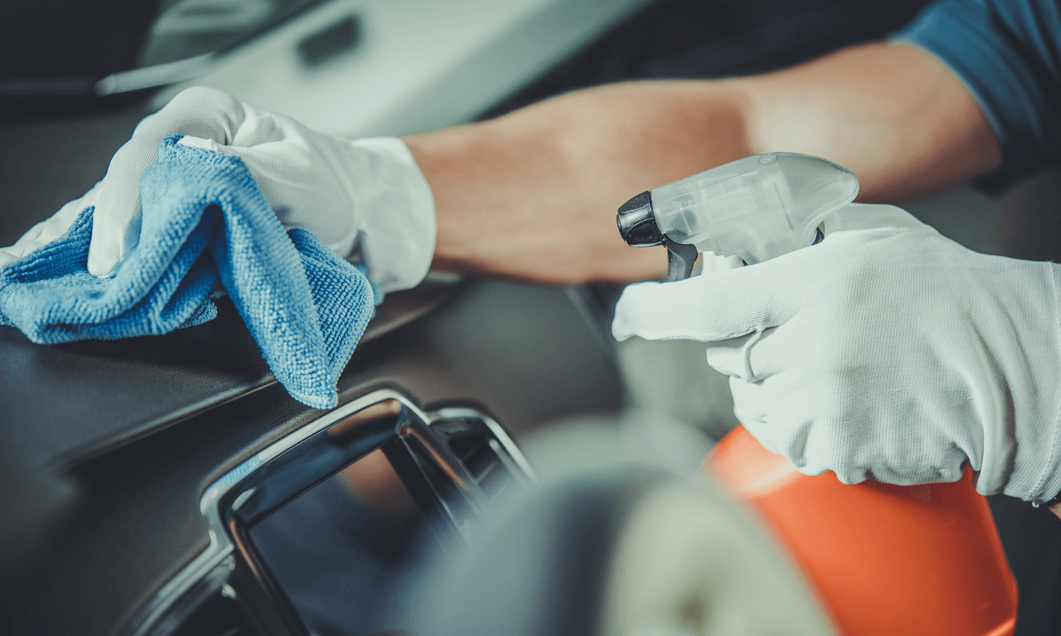 Frühjahrsputz: Wie oft sollte man das Auto innen reinigen? - Travall Blog